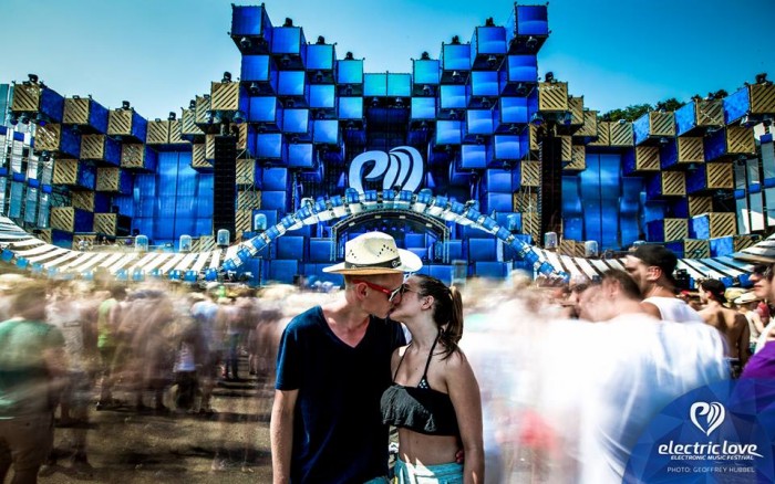 25 Adorable EDM Couples So Cute I Literally Can't Even