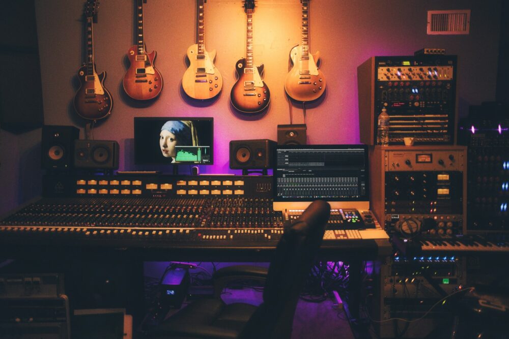 Ultimate Guide: Home Recording Studio Setup & Music Streaming Tips