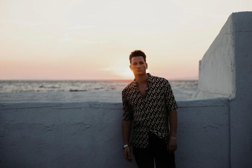 Kaz James Returns with Bass-led Club Record 'Get High' via krushes